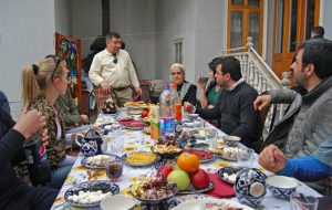 Good Manners in Central Asia: At the Table