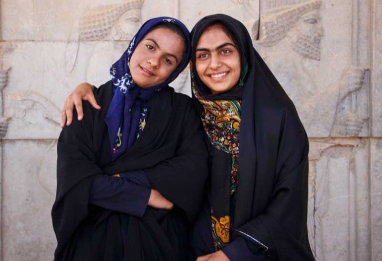 Looking Good in Iran: Hijab How-Tos